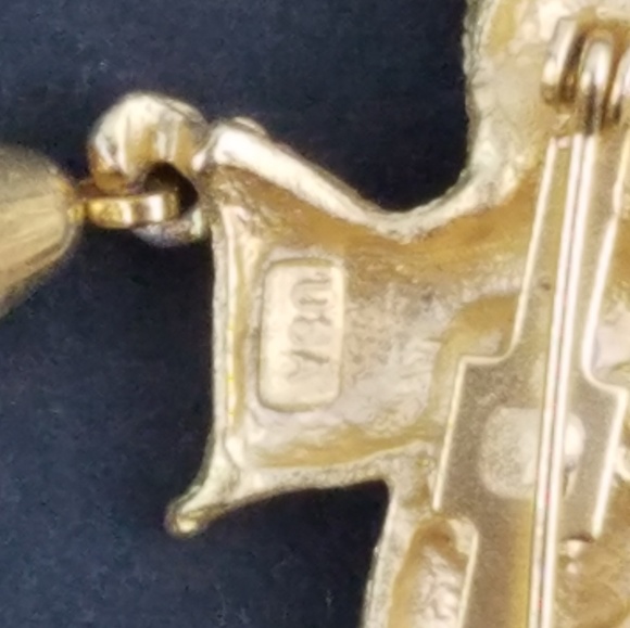 Robyn Rush | Jewelry | Vintage Robyn Rush Angel W Bell Pin | Poshmark